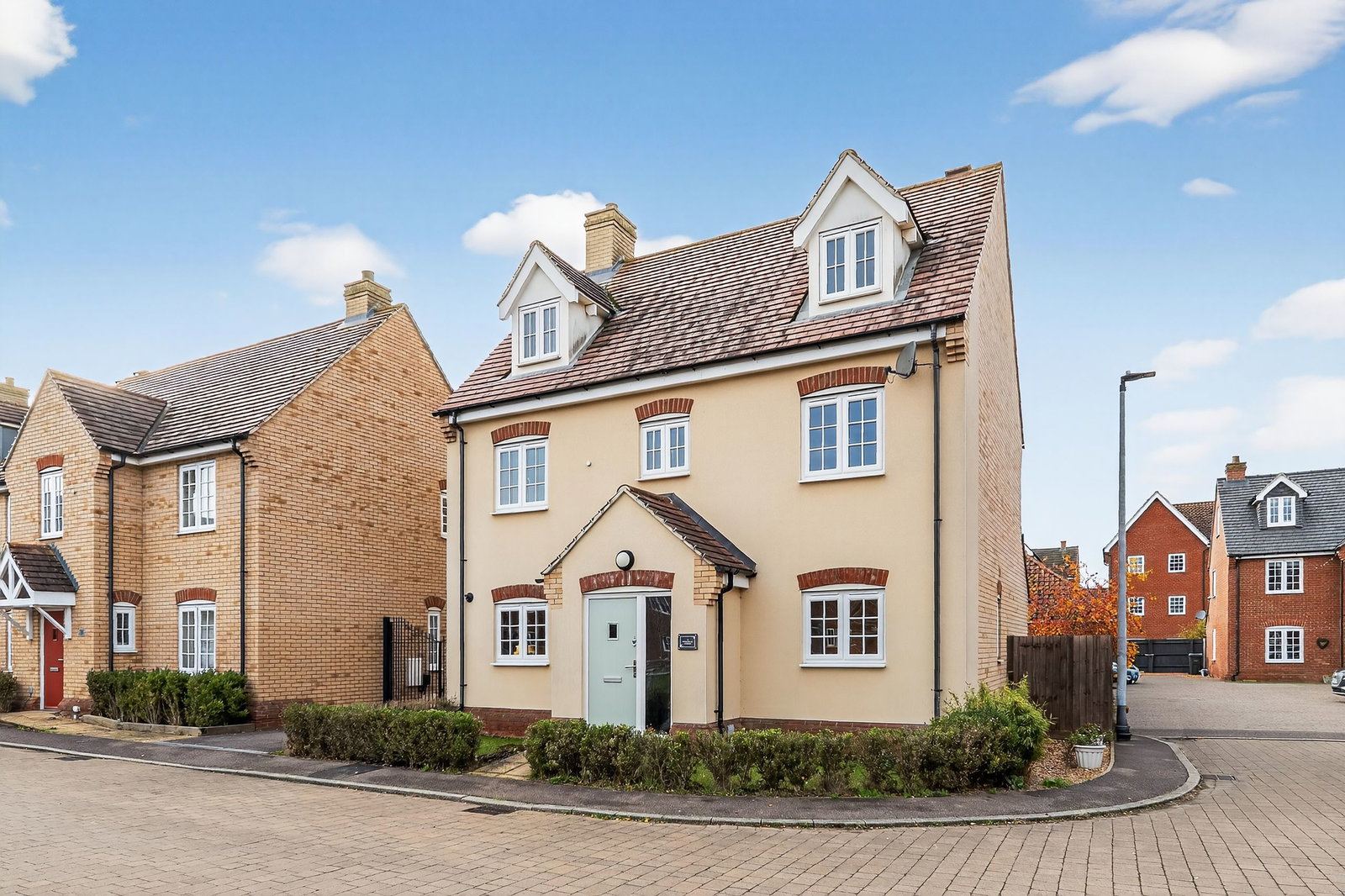 5 bed detached house for sale in Woodpecker Gardens, Wixams (ref ...